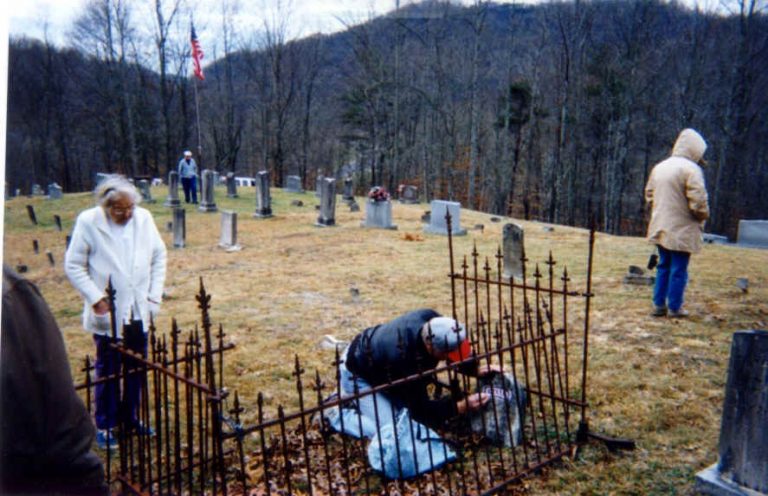 Cemetery in Scott Co TN – The Allred Family